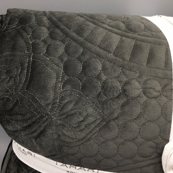 Tahari | Bedding | 3pc Tahari Charcoal Gray Medallion Holland King ...